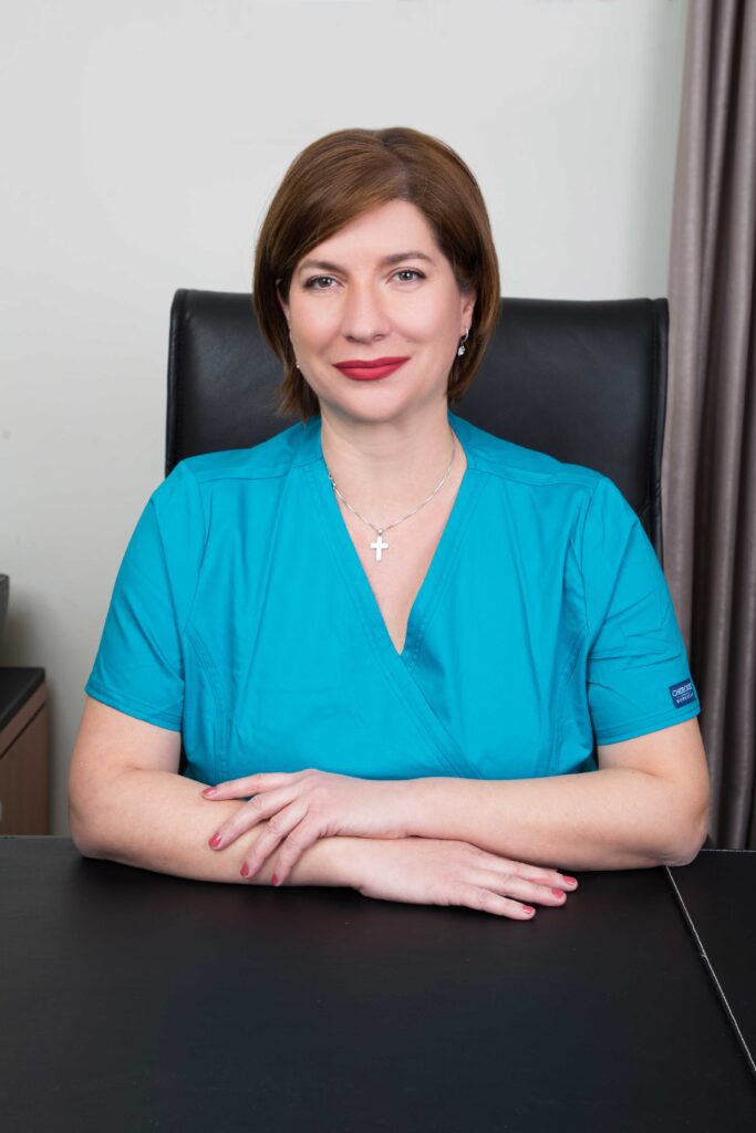 Η ΙΑΤΡΟΣ - ΑΡΑΜΠΑΤΖΗ ΕΛΕΝΗ